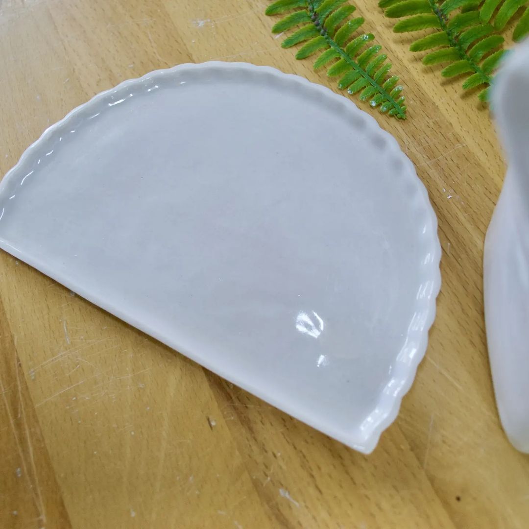 Eat in Style: Jamaican Patties Now Have Their Own Plate