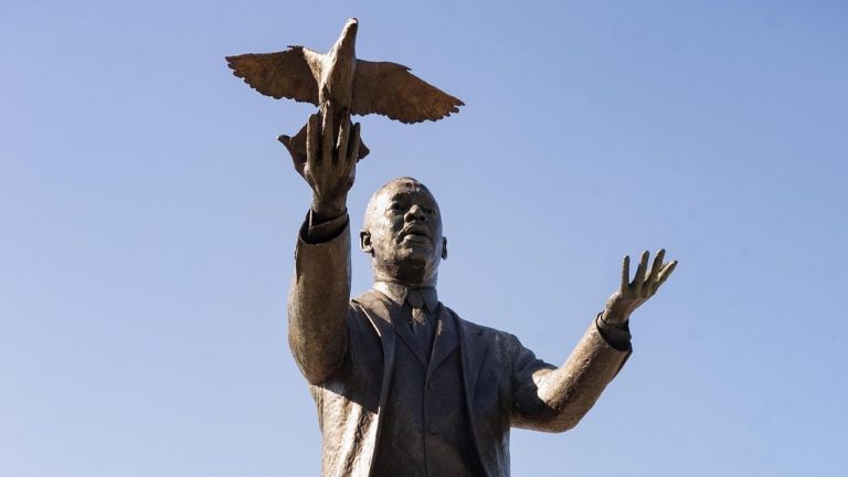 New Statue of Dr. Martin Luther King Jr. by Jamaican-born sculptor ...